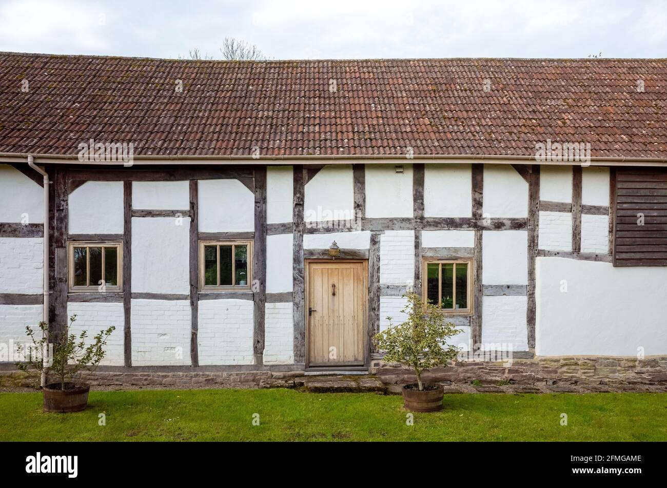 traditionl timber frame old english cottage in herefordshire Stock ...
