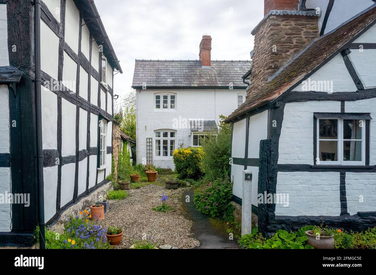 traditionl timber frame old english cottage in herefordshire Stock ...