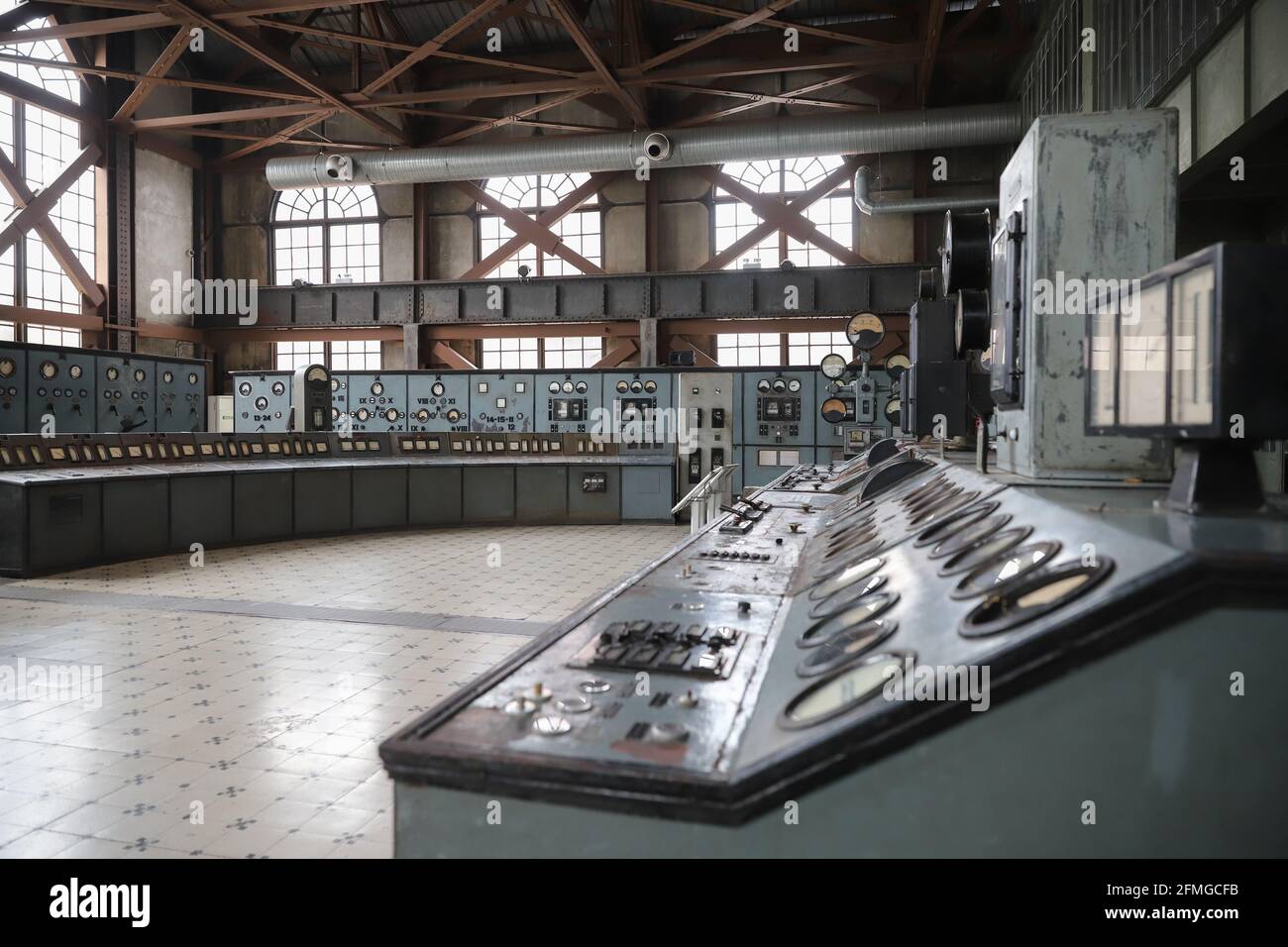 Control panel old power plant hi-res stock photography and images - Alamy