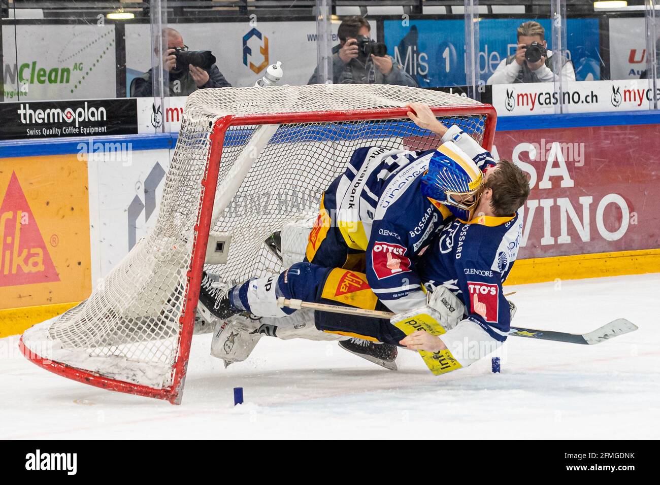 Carl Klingberg # 48 (EV Zug) is the first well-wisher to put goalkeeper ...