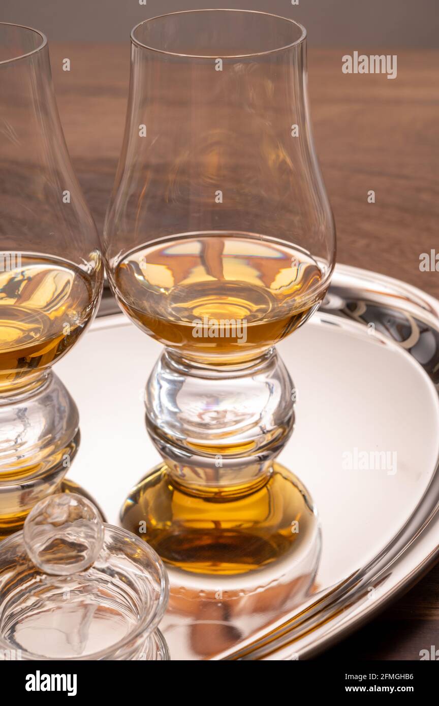Whisky tasting tray hi-res stock photography and images - Alamy