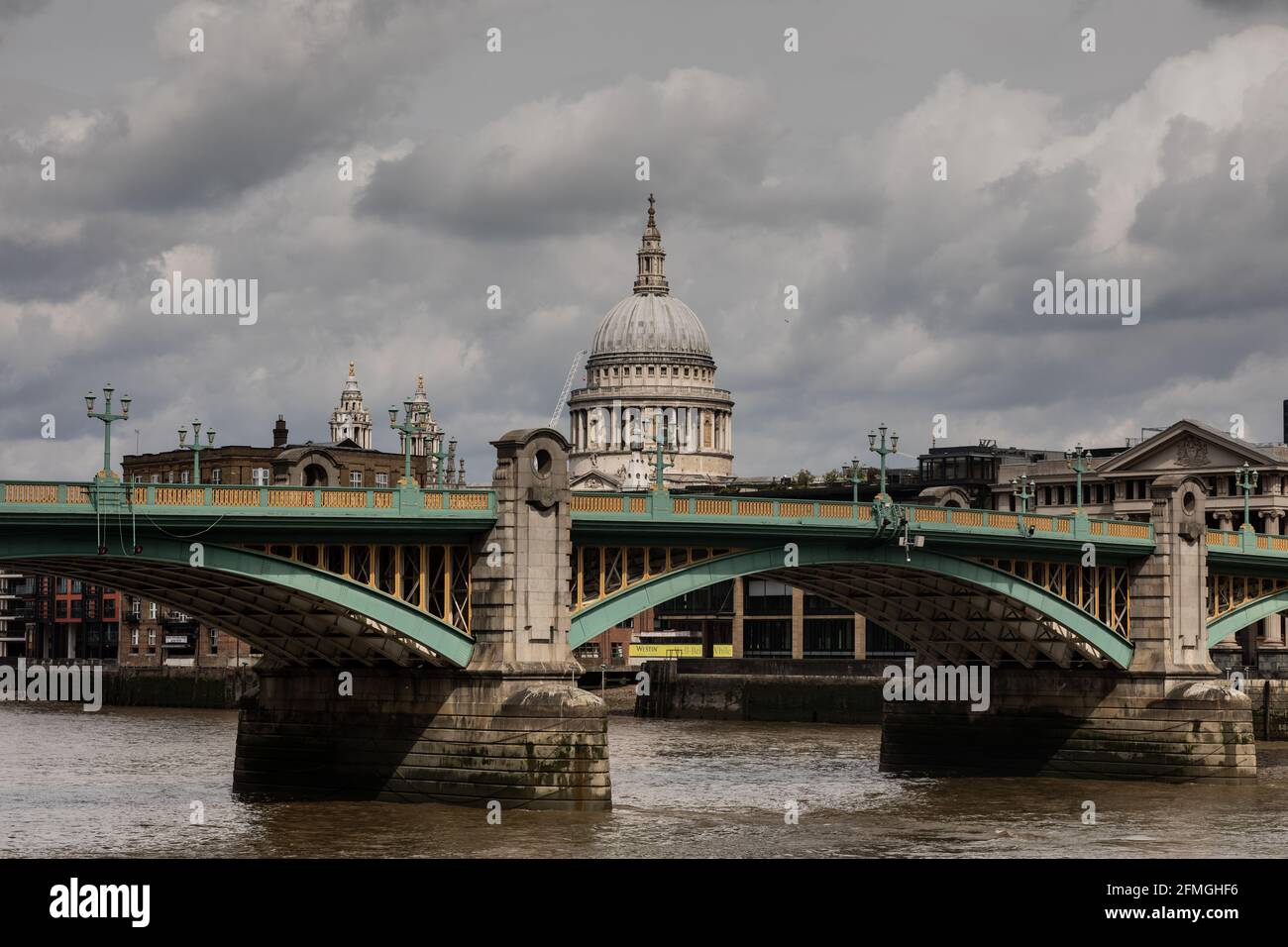 London Bridge and Along the Thames Stock Photo - Alamy