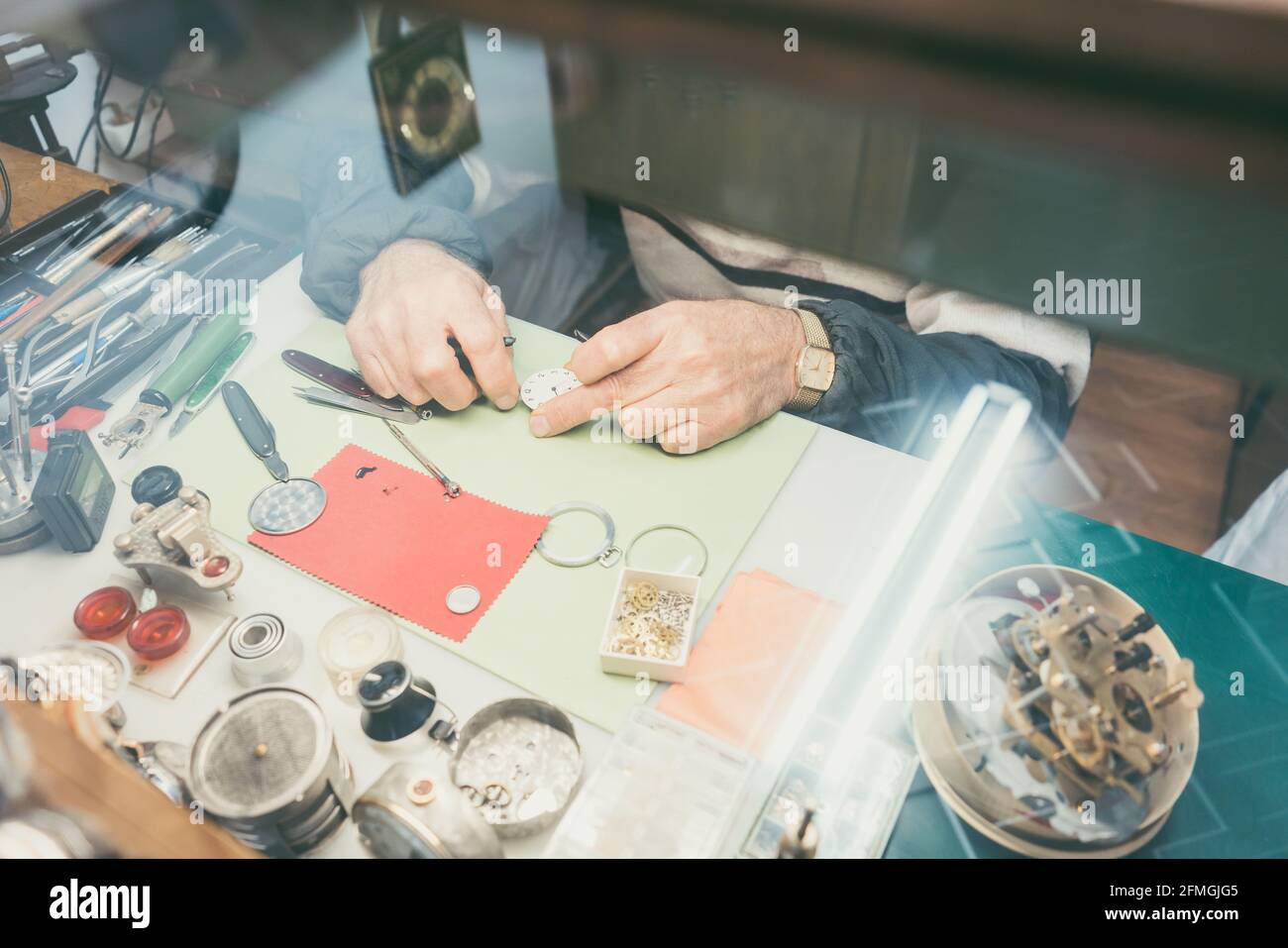 Workbench top hi-res stock photography and images - Alamy