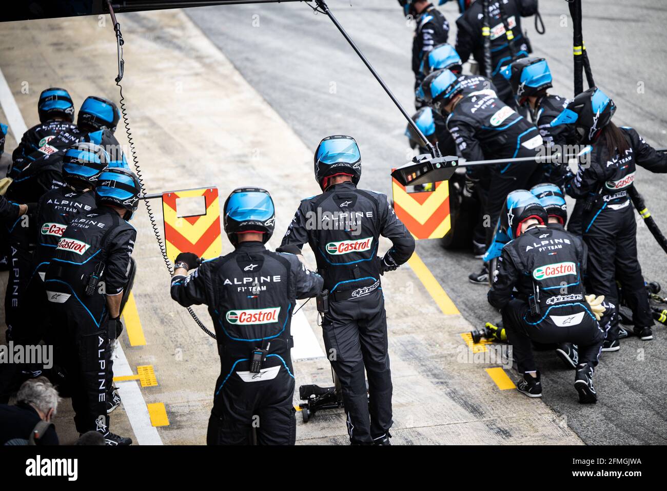 Team makes a pit stop hi-res stock photography and images - Alamy