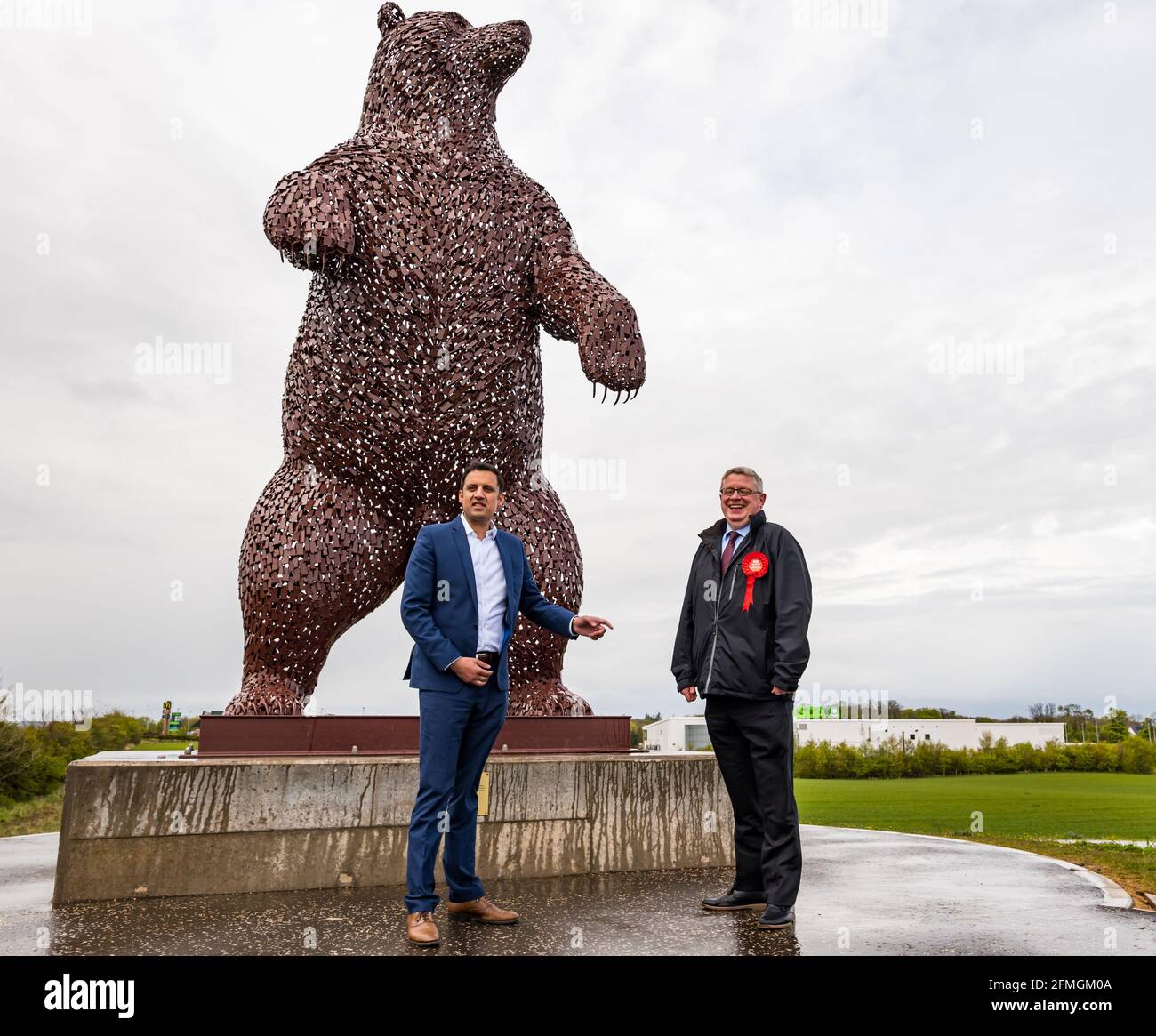 Dunbear sculpture hi-res stock photography and images - Alamy
