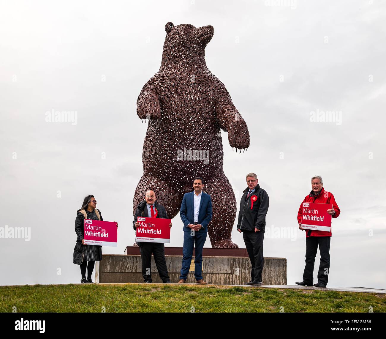 Dunbear sculpture hi-res stock photography and images - Alamy