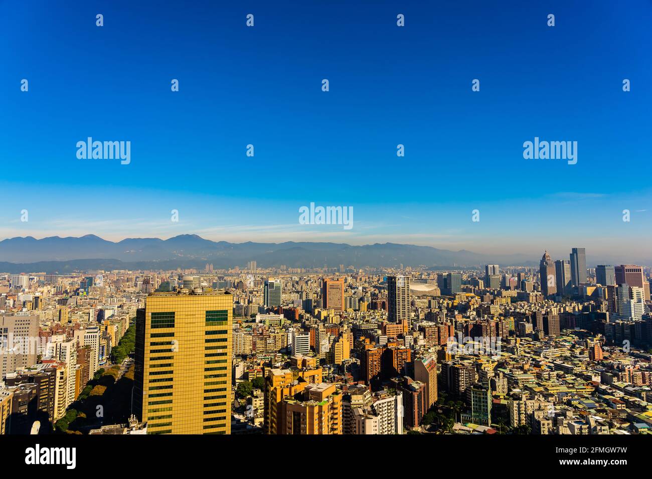 Taipei city skyline at sunset hi-res stock photography and images - Alamy