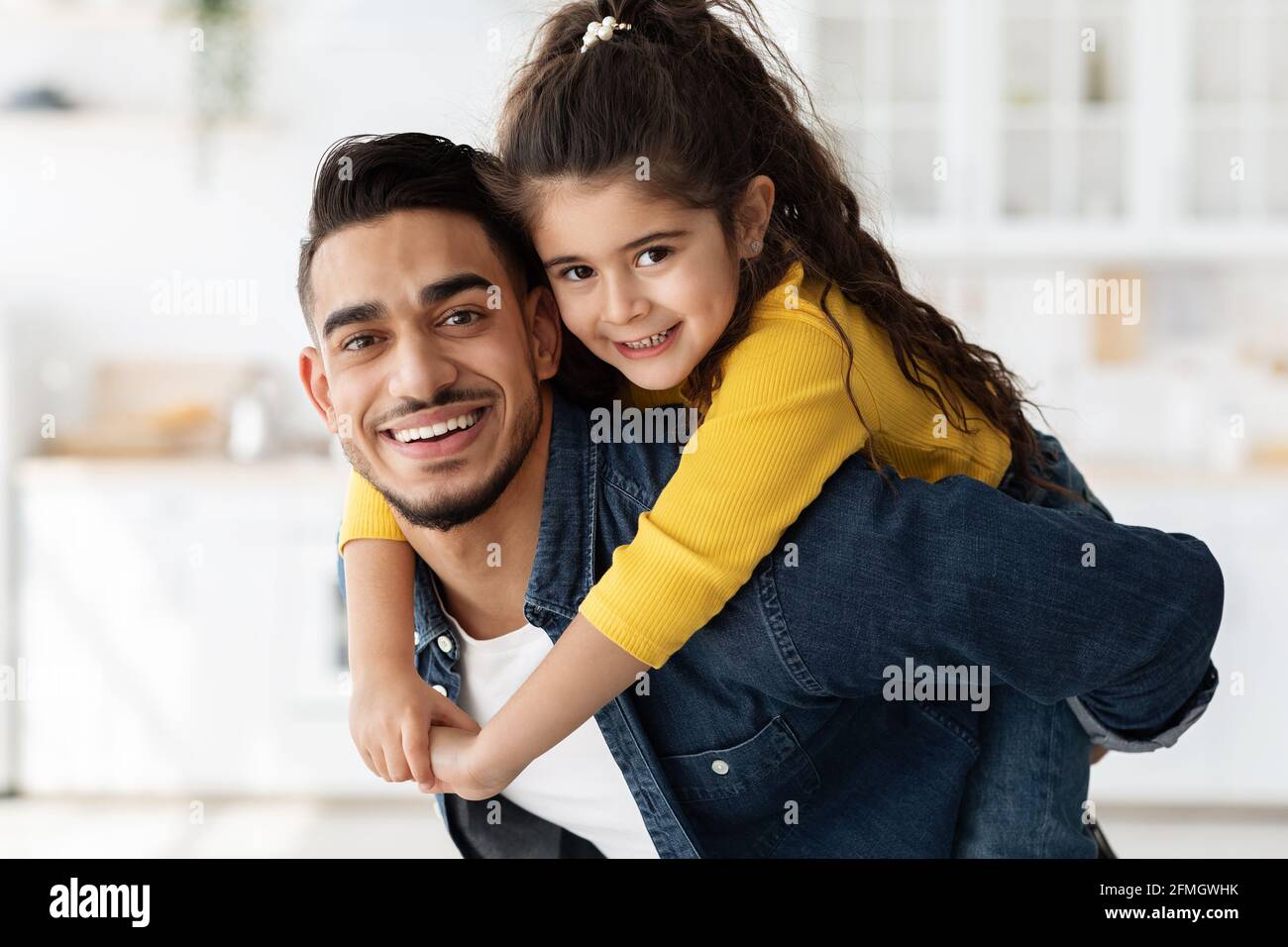 Father and daughter hug back hi-res stock photography and images - Alamy