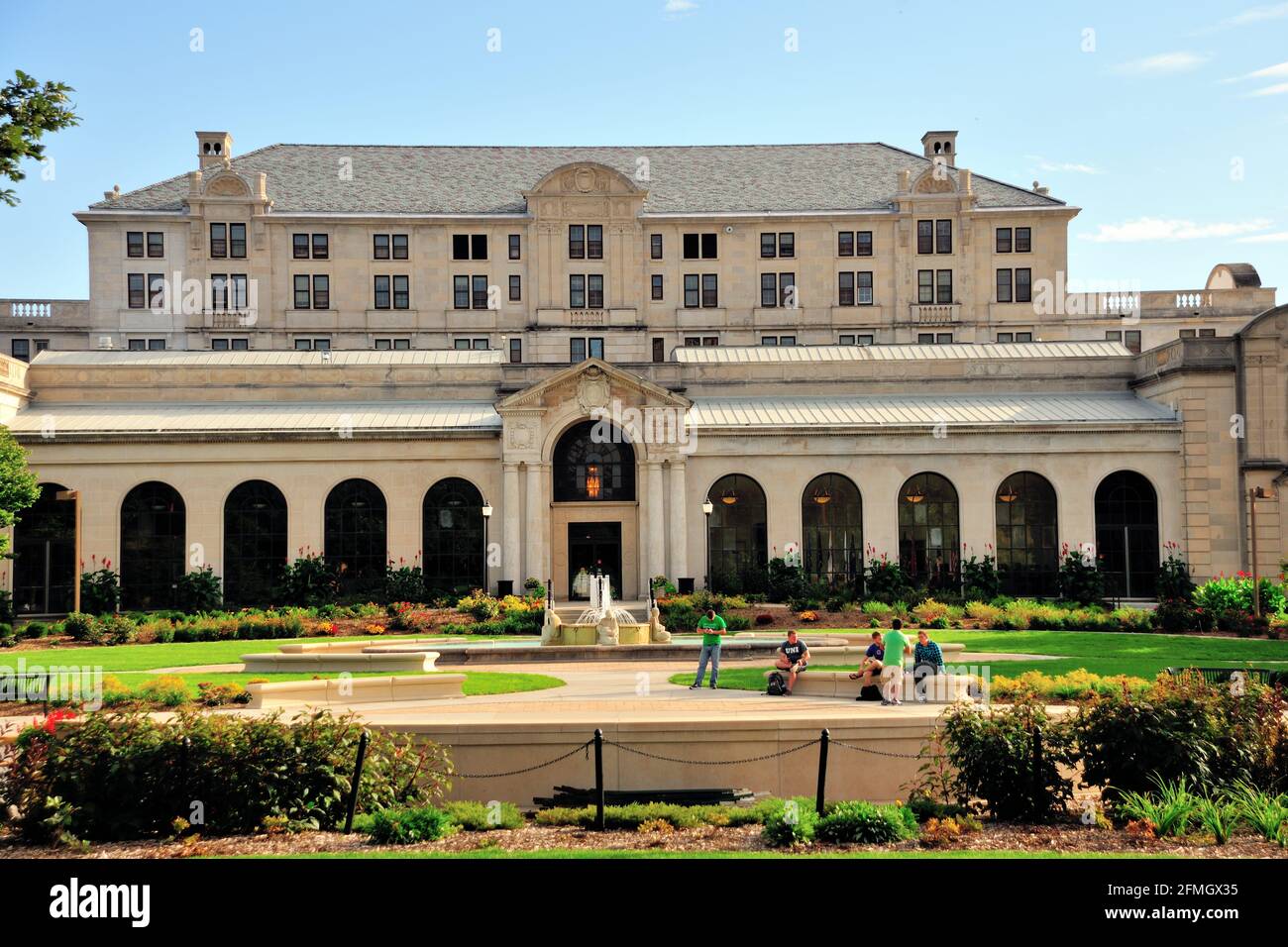Iowa state university students campus hi-res stock photography and ...