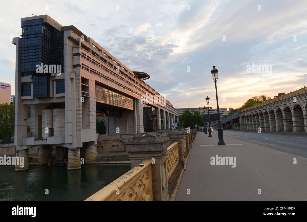 The headquarters of the French Ministry of Finance and Economy is ...