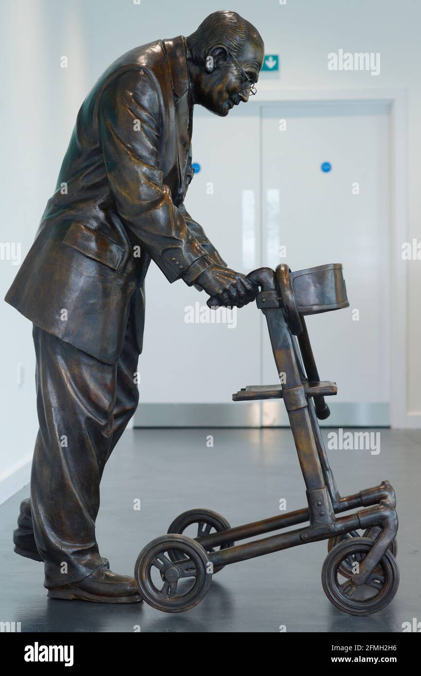 Captain sir tom moore statue hi-res stock photography and images - Alamy