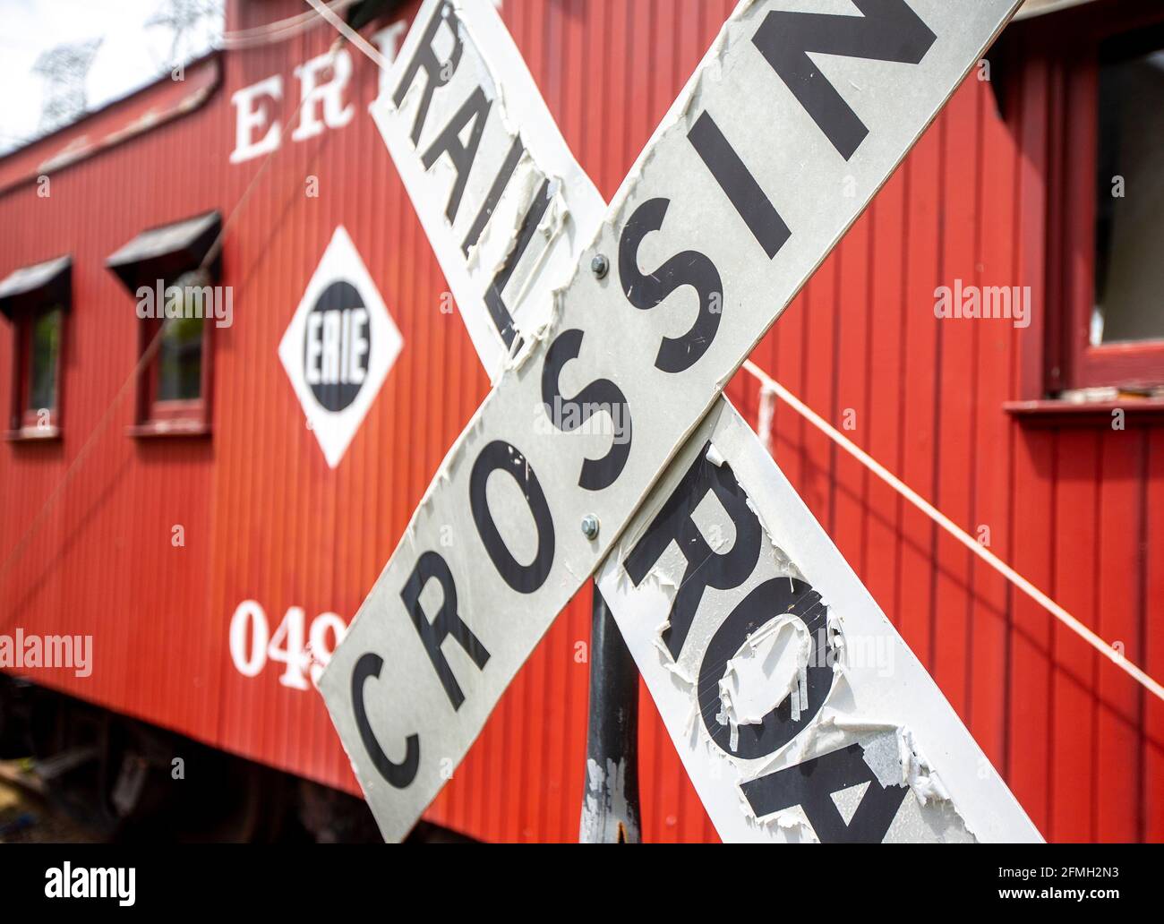 Railroad Crossing Sign High Resolution Stock Photography and Images - Alamy