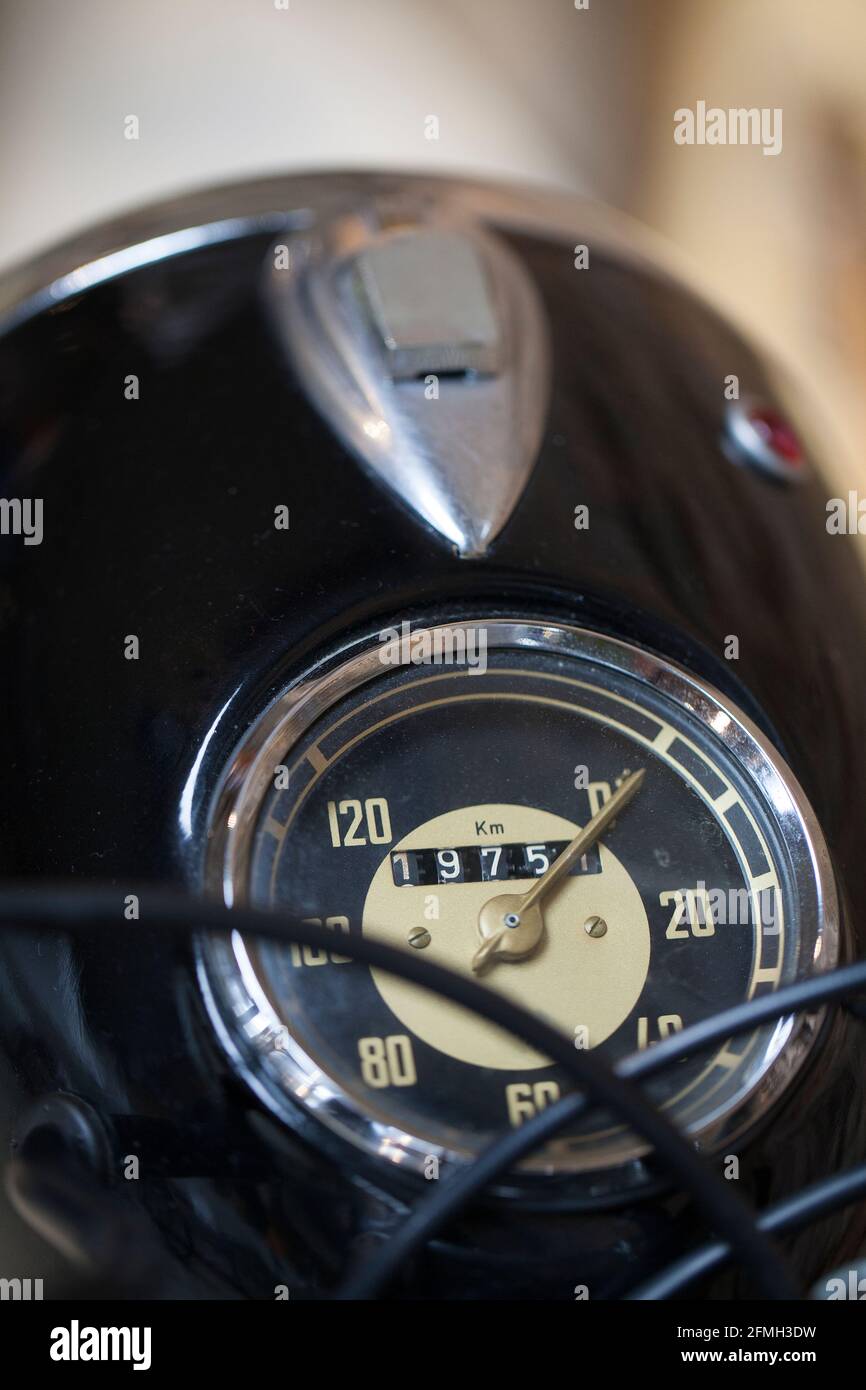 Acceleration speedometer hi-res stock photography and images - Alamy