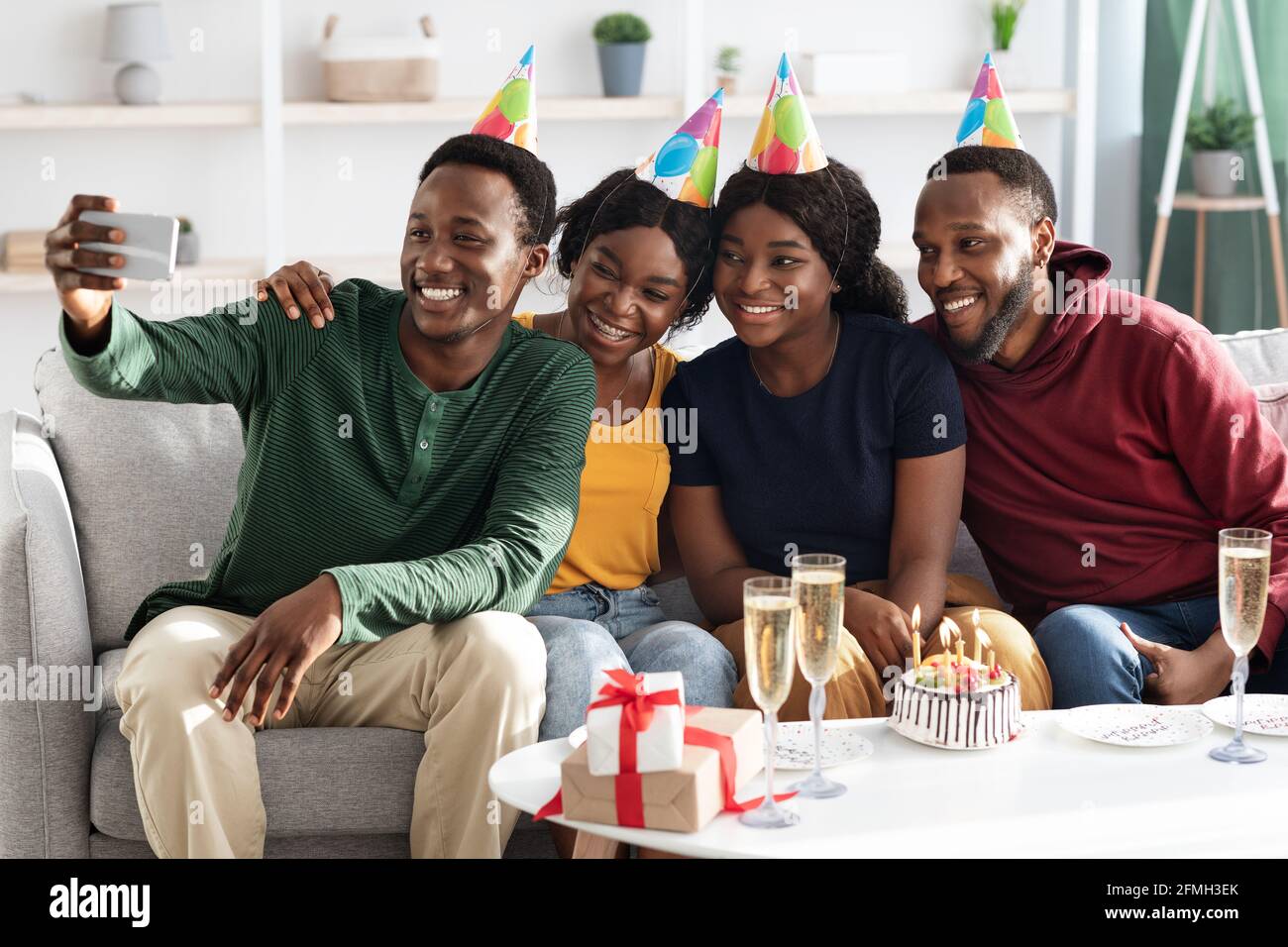 Group of black friends hi-res stock photography and images - Alamy