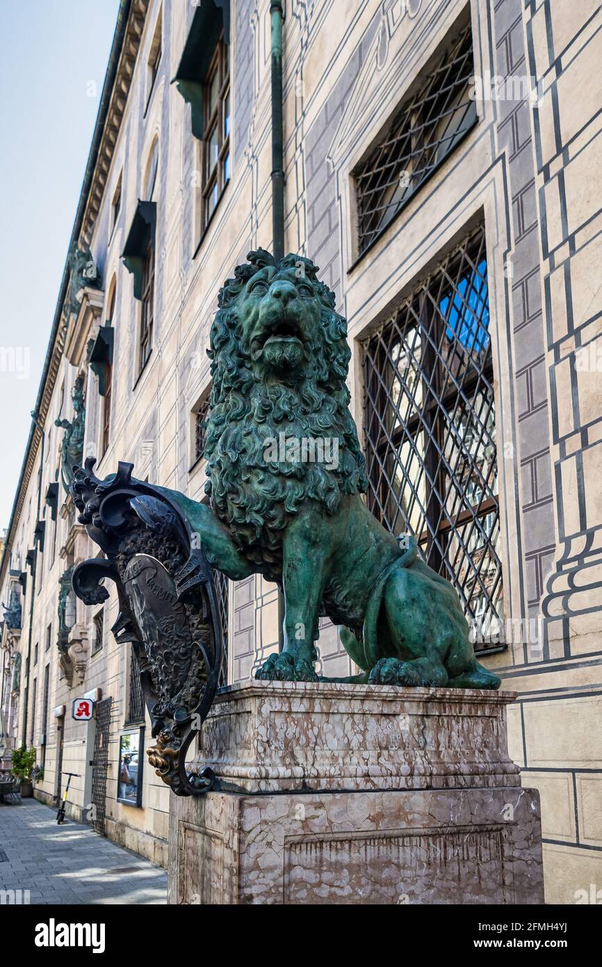Bavarian lion statue at Munich Alte Residenz palace in Odeonplatz ...