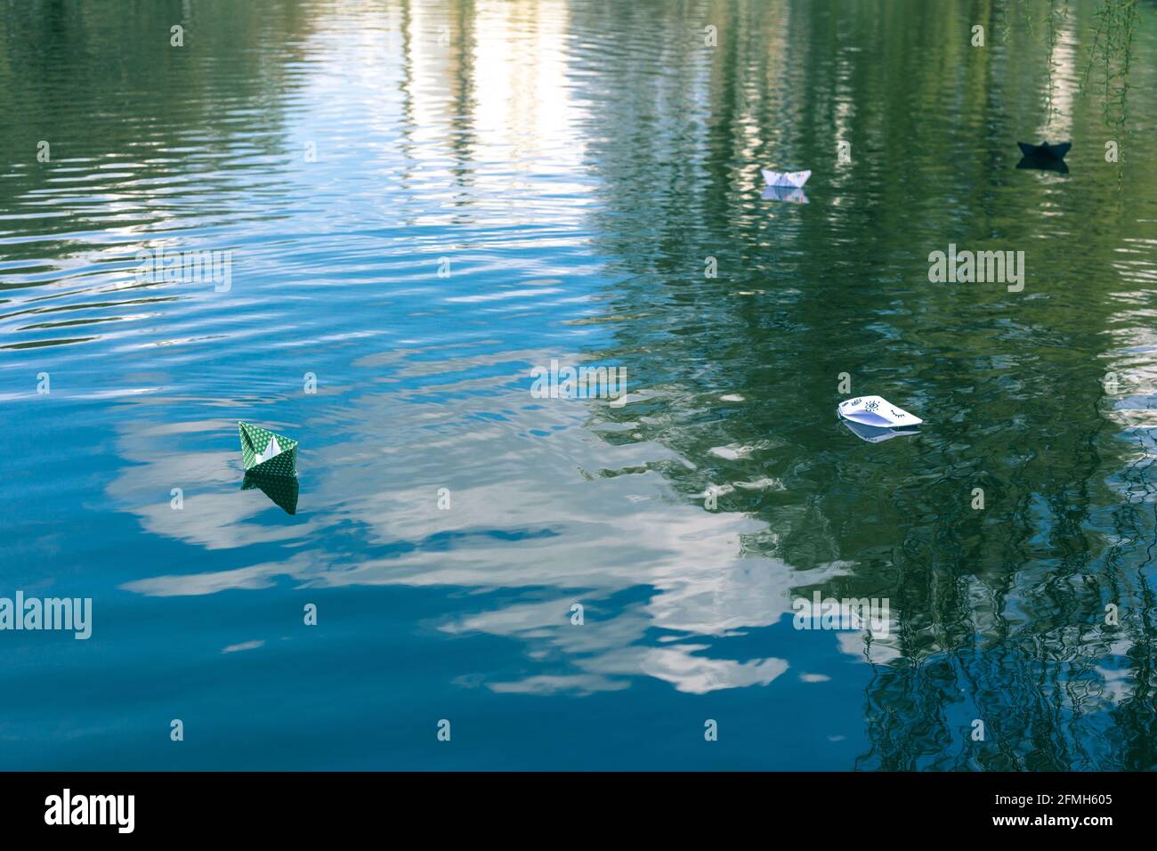 Flag water craft hi-res stock photography and images - Alamy