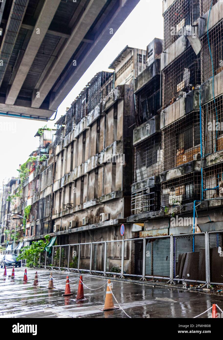 Unsightly run down poor dirty old areas in the metropolis of Bangkok in ...