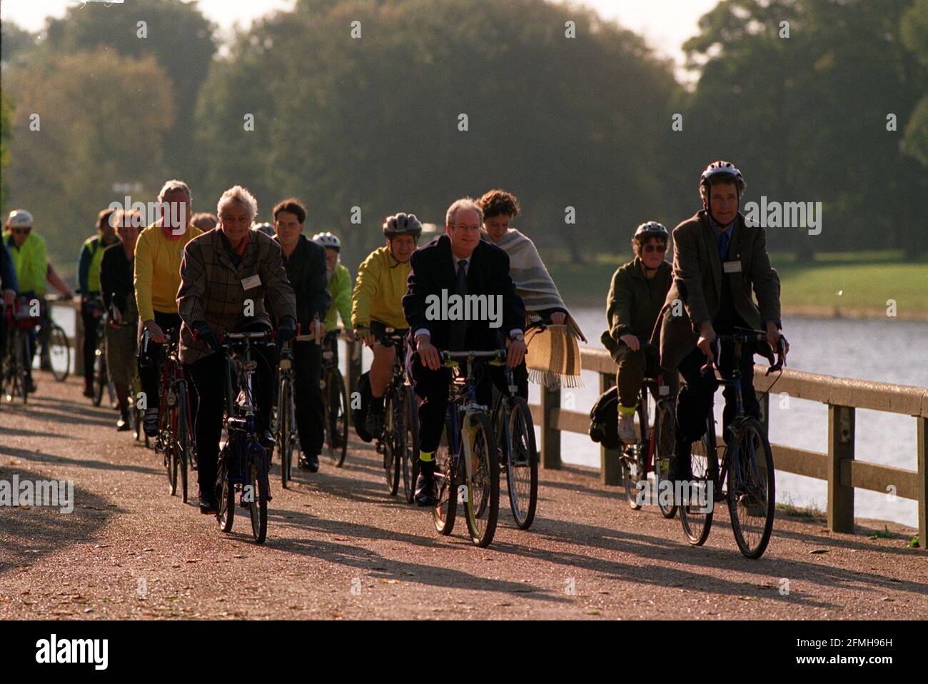 Opening by Chris Smith October 1999 of the Thames Valley Cycle Route at ...
