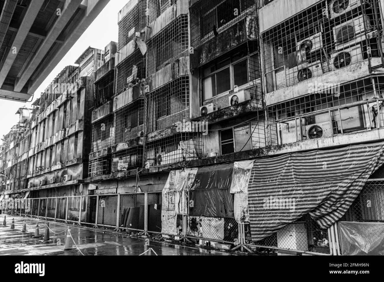 Unsightly run down poor dirty old areas in the metropolis of Bangkok in ...