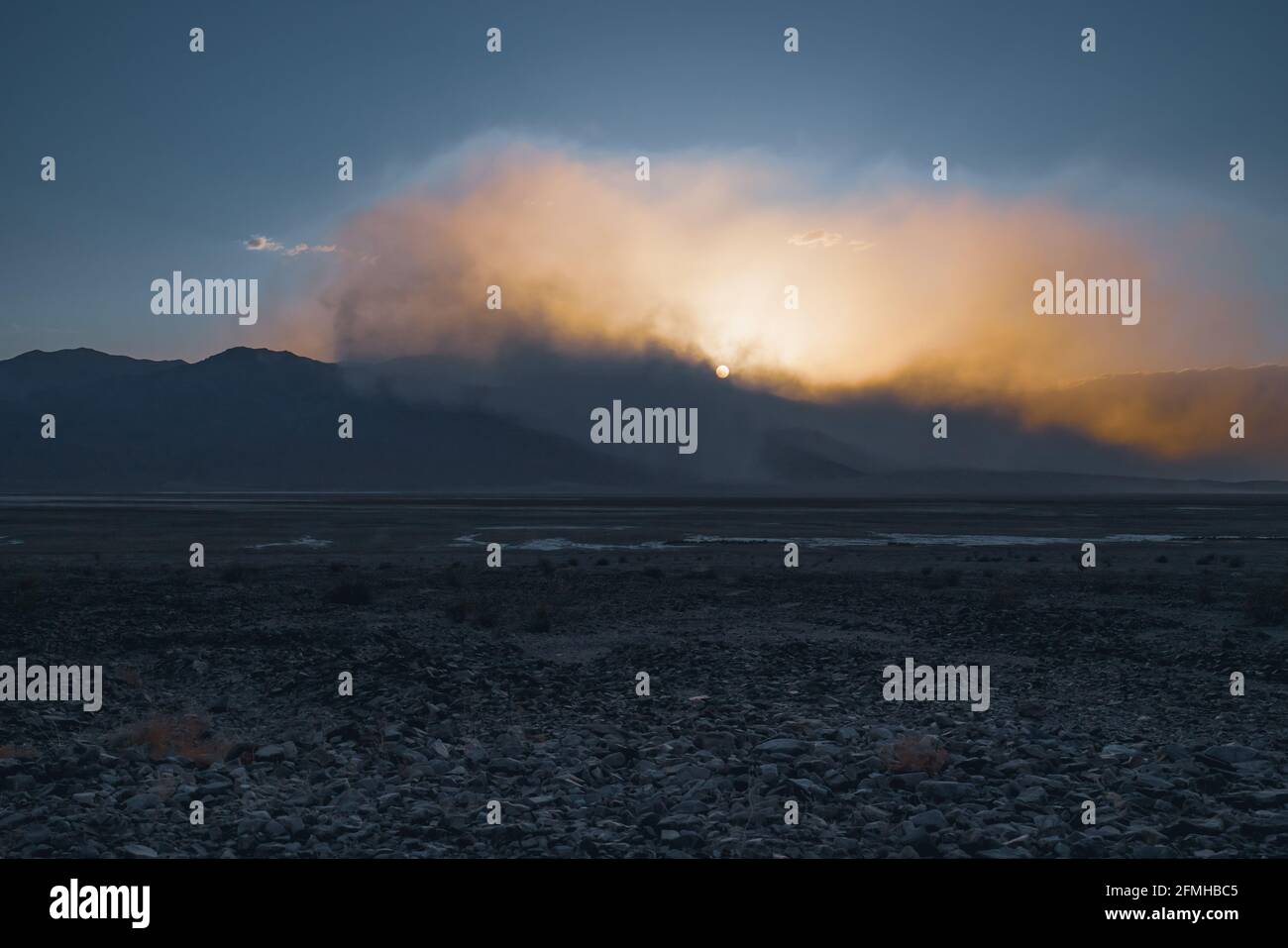 Sandstorm hi-res stock photography and images - Alamy