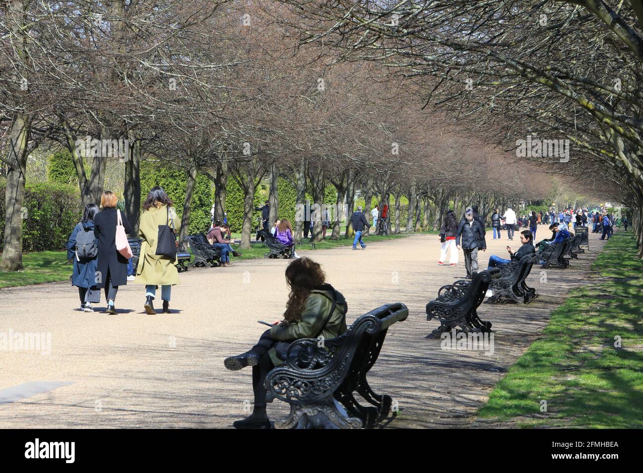 Spring sunshine in Regents Park at Easter April 2021, London, UK Stock ...