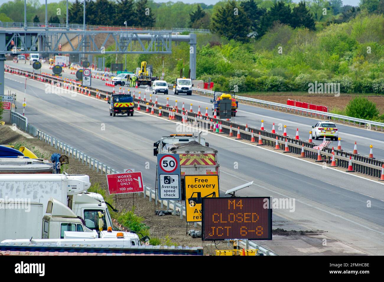 Taplow, Buckinghamshire, UK. 9th May, 2021. The M4 is closed again this ...