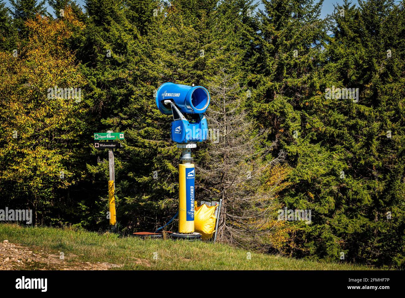 Black diamond ski sign hi-res stock photography and images - Alamy