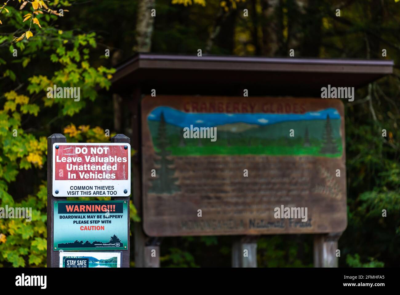 Theft warning sign hi-res stock photography and images - Alamy
