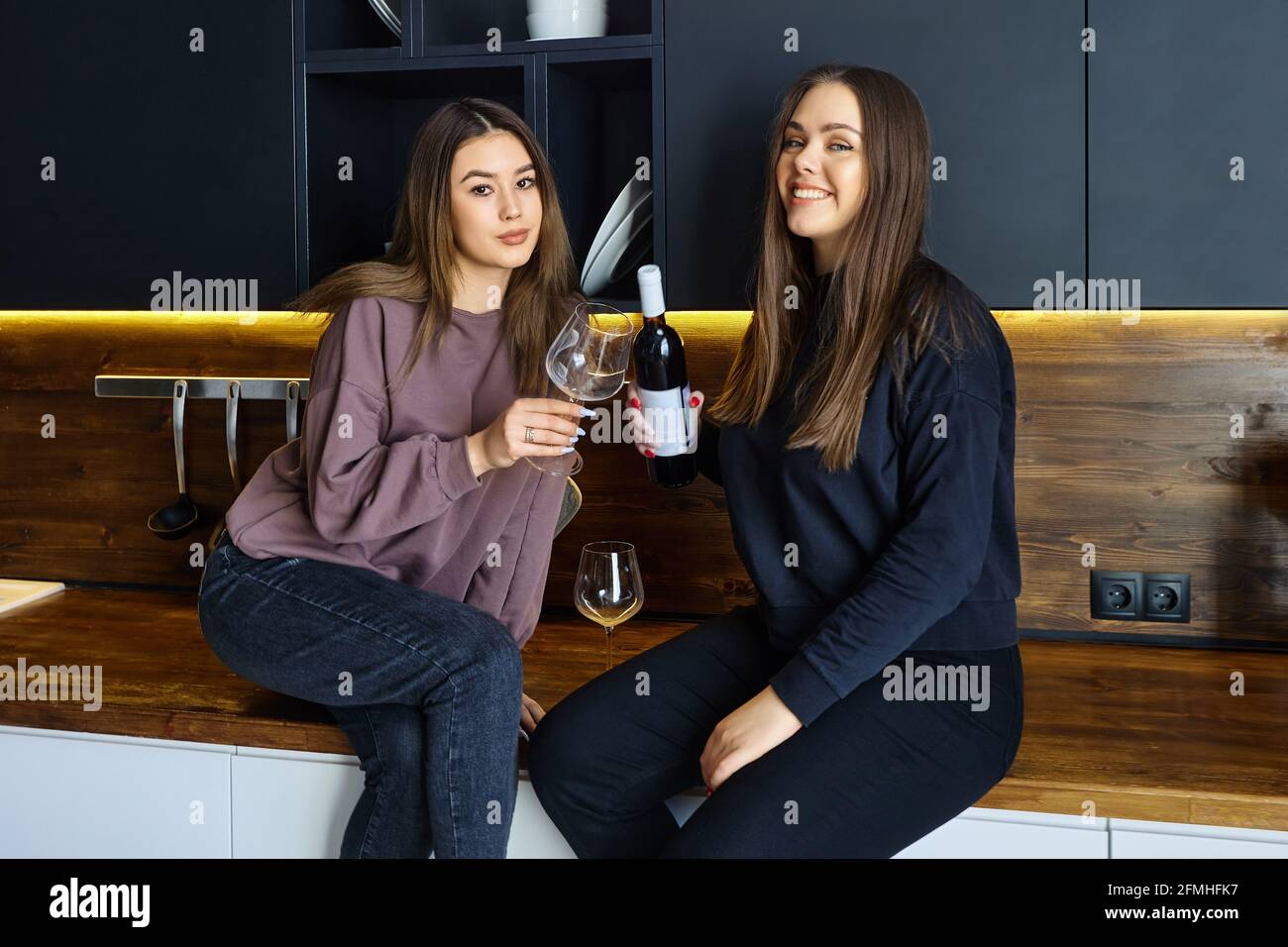 Two drunk women hi-res stock photography and images - Alamy