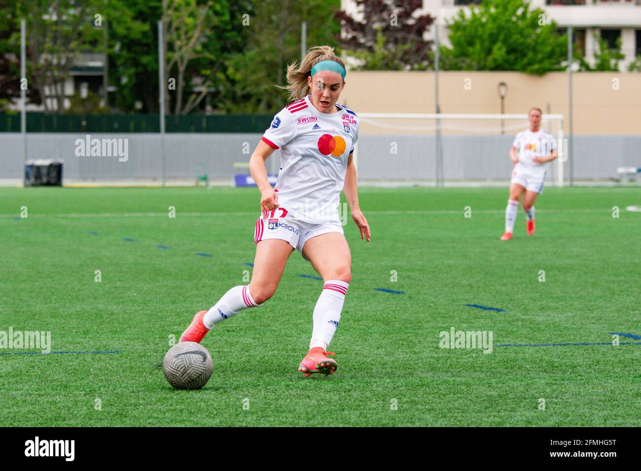 Ellie Carpenter of Olympique Lyonnais controls the ball during the ...