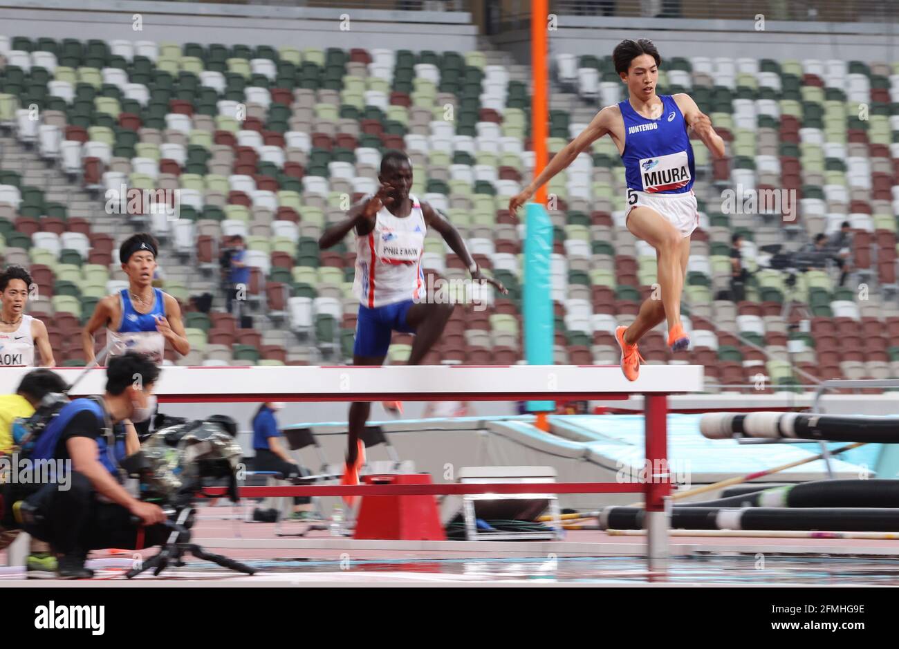 Steeplechase water jump track hi-res stock photography and images - Alamy