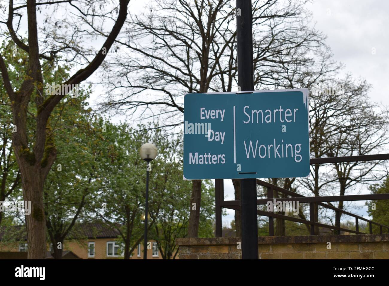 Sign: Every Day Matters Smarter Working Stock Photo - Alamy