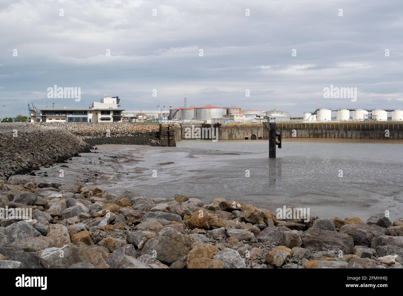 Cardiff port entrance hi-res stock photography and images - Alamy