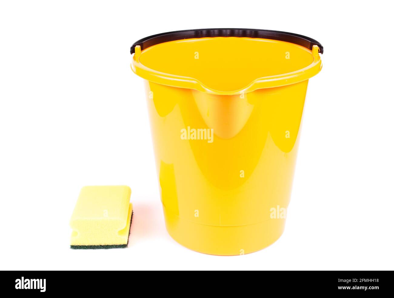 Bucket and sponge Stock Photo - Alamy