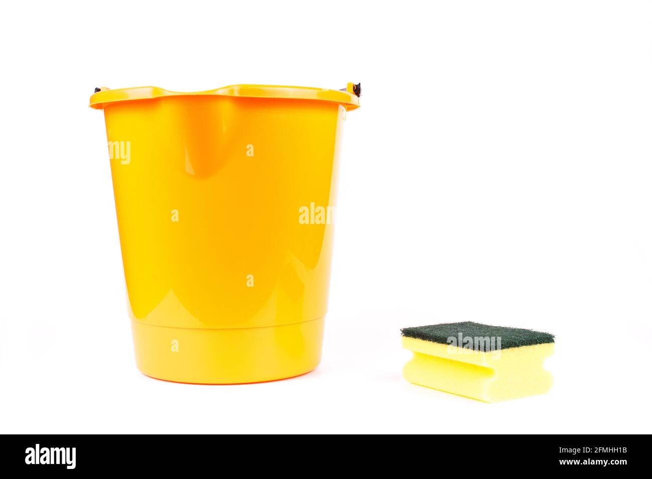 Bucket and sponge Stock Photo - Alamy