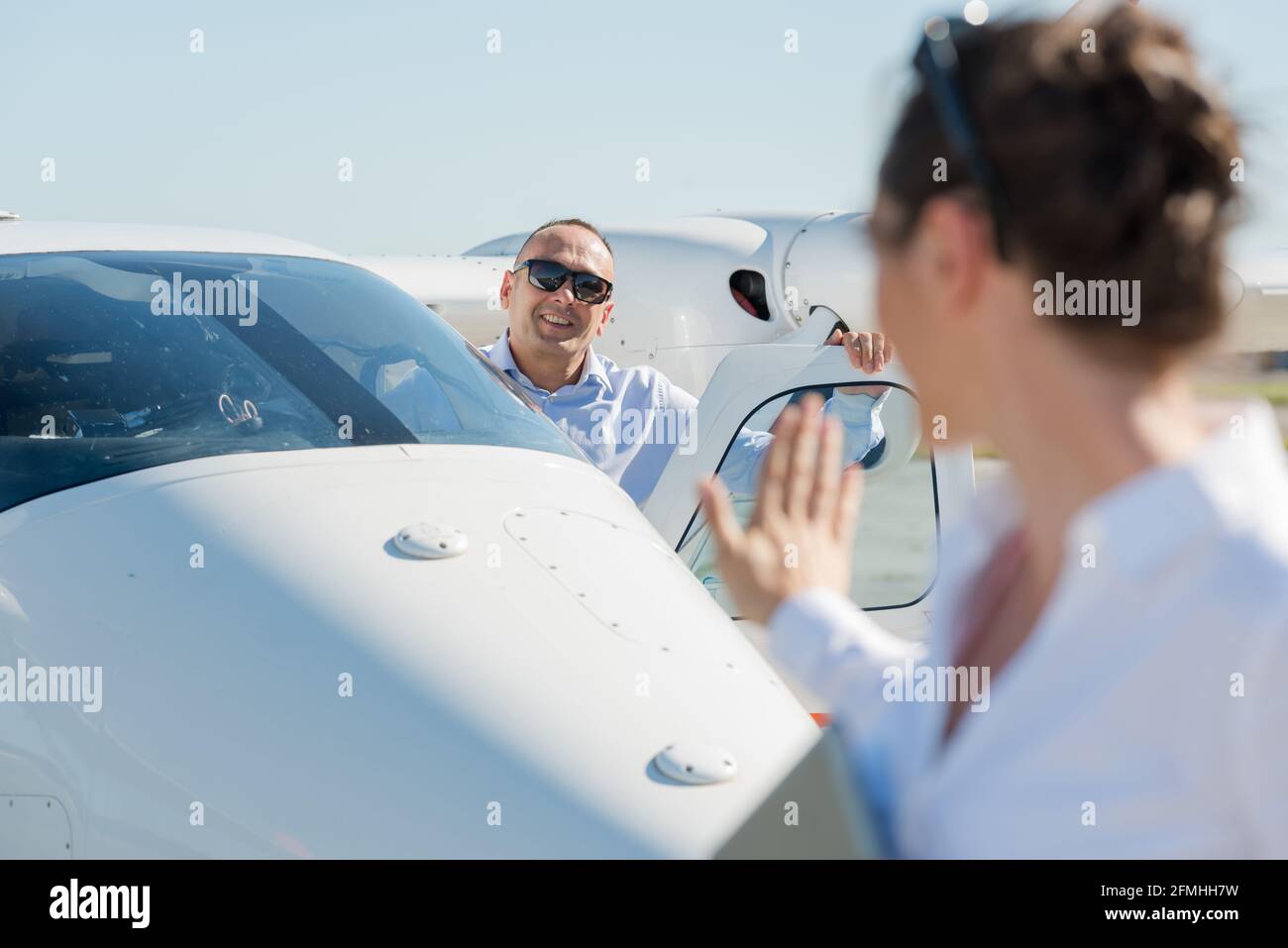 handsome male pilot and attractive female flight attendant Stock Photo ...