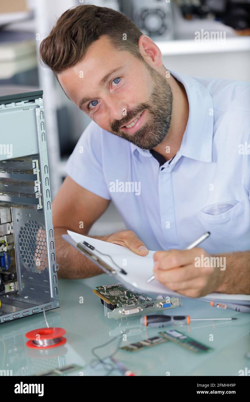 Laptop senior repair hi-res stock photography and images - Alamy
