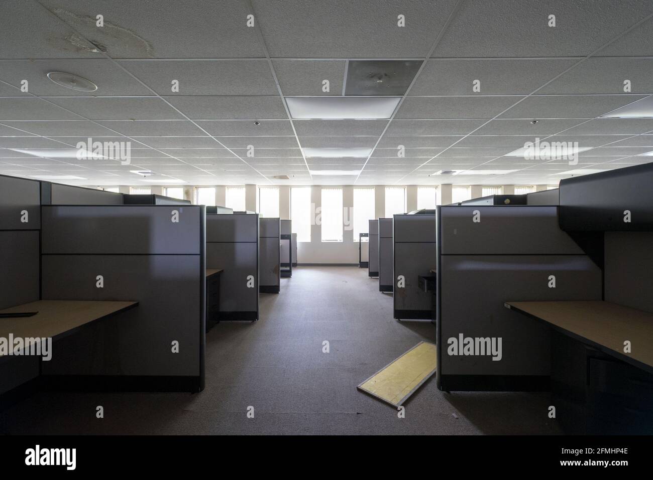 Office interior cubicles hi-res stock photography and images - Alamy