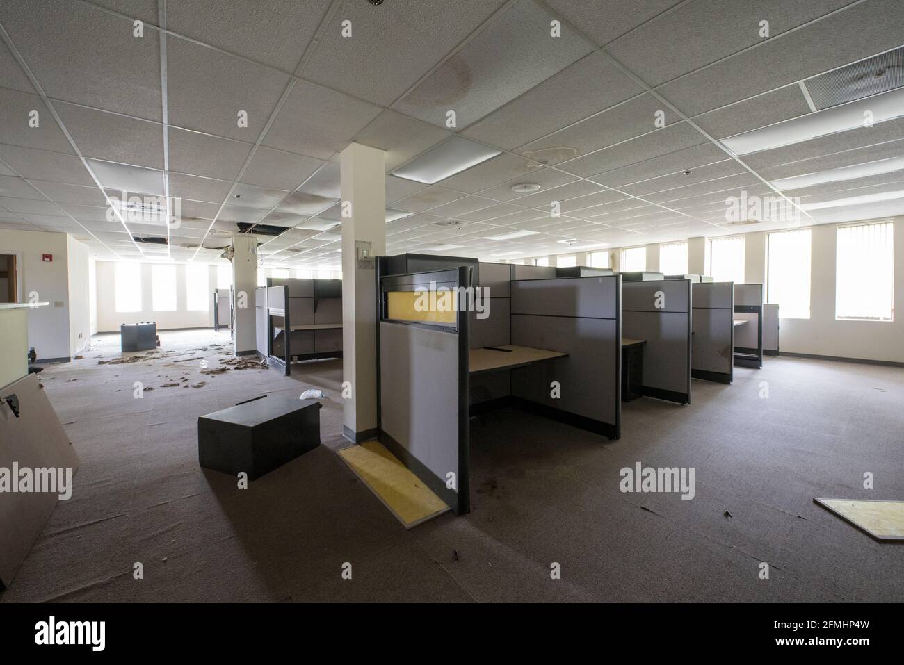 Office interior cubicles hi-res stock photography and images - Alamy