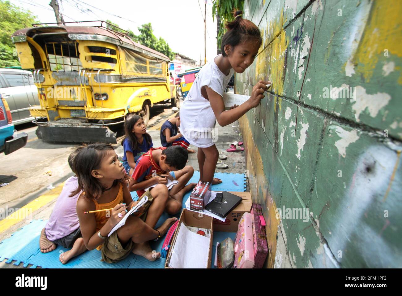 Philippines school classroom hi-res stock photography and images - Alamy