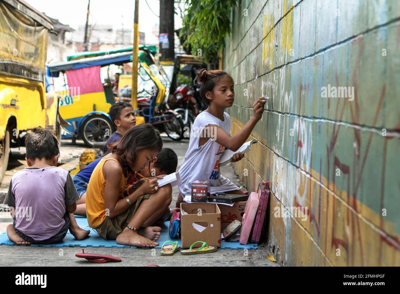 Philippines school classroom hi-res stock photography and images - Alamy