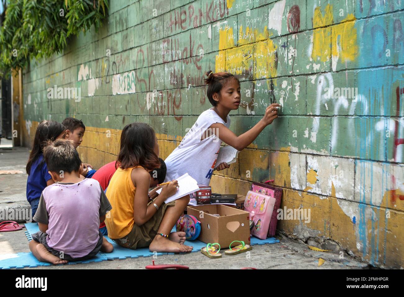 Philippines school classroom hi-res stock photography and images - Alamy