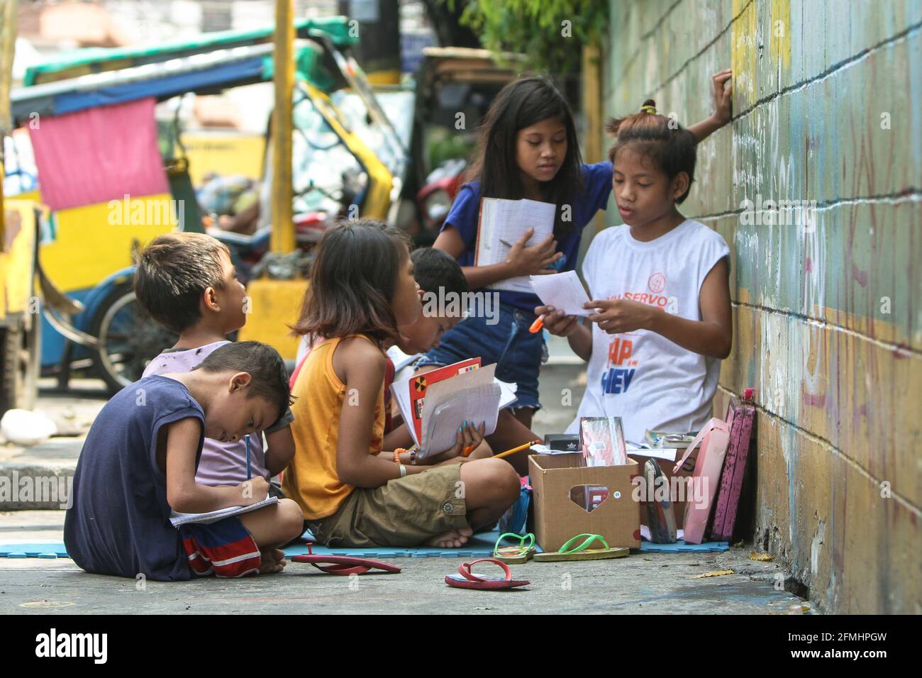 Philippines school classroom hi-res stock photography and images - Alamy