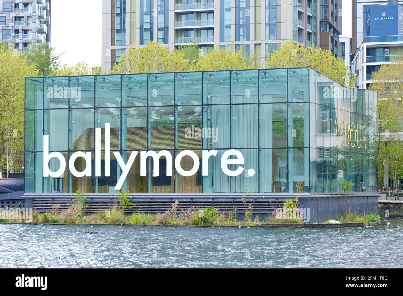 Ballymore's floating Design Cube, a marketing suite for 55 storey high ...