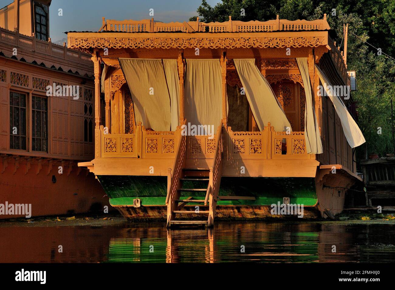 India houseboat lake landscape house boat hi-res stock photography and ...