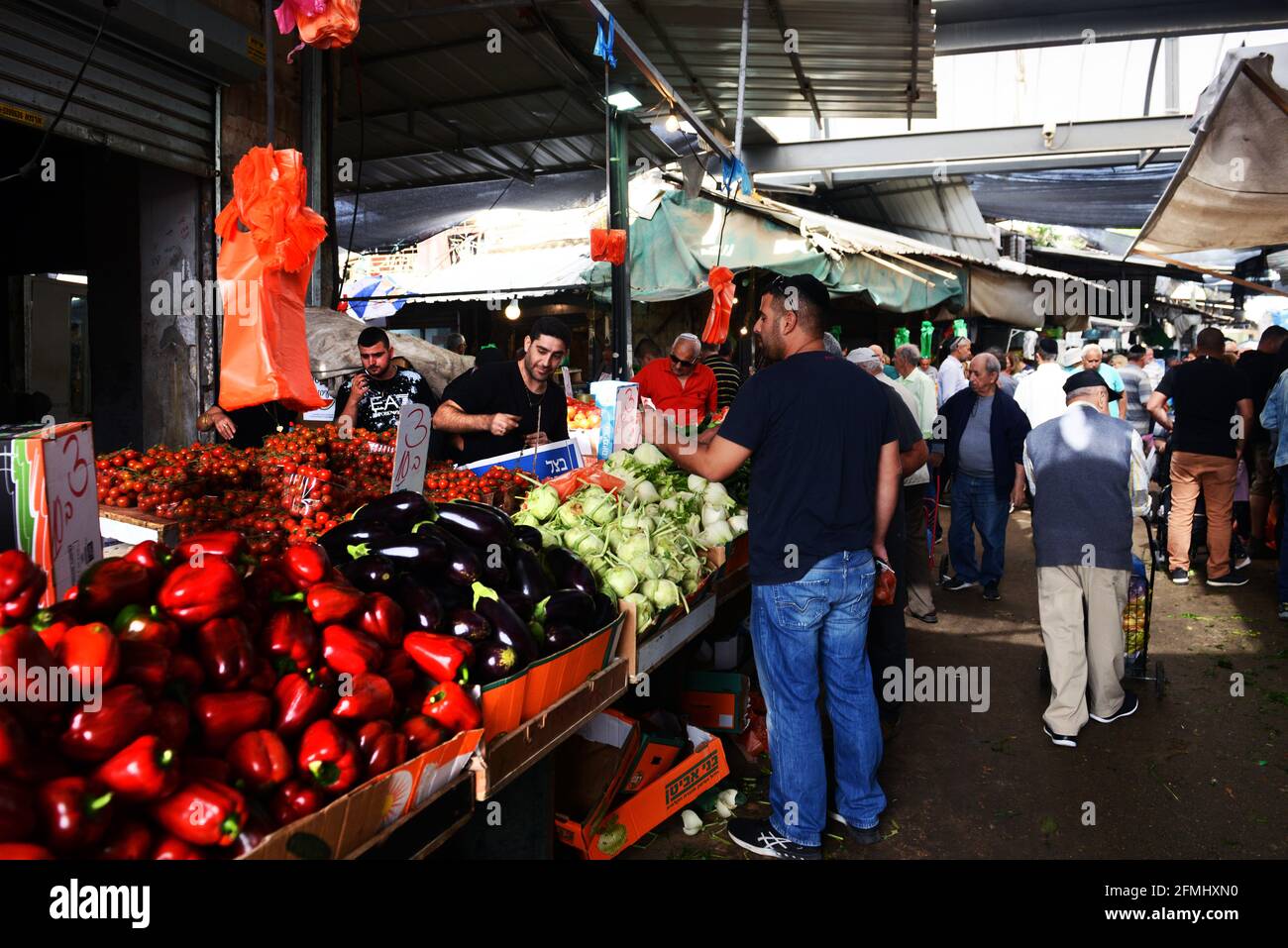 The vibrant fresh produce market in Ramla, Israel Stock Photo - Alamy