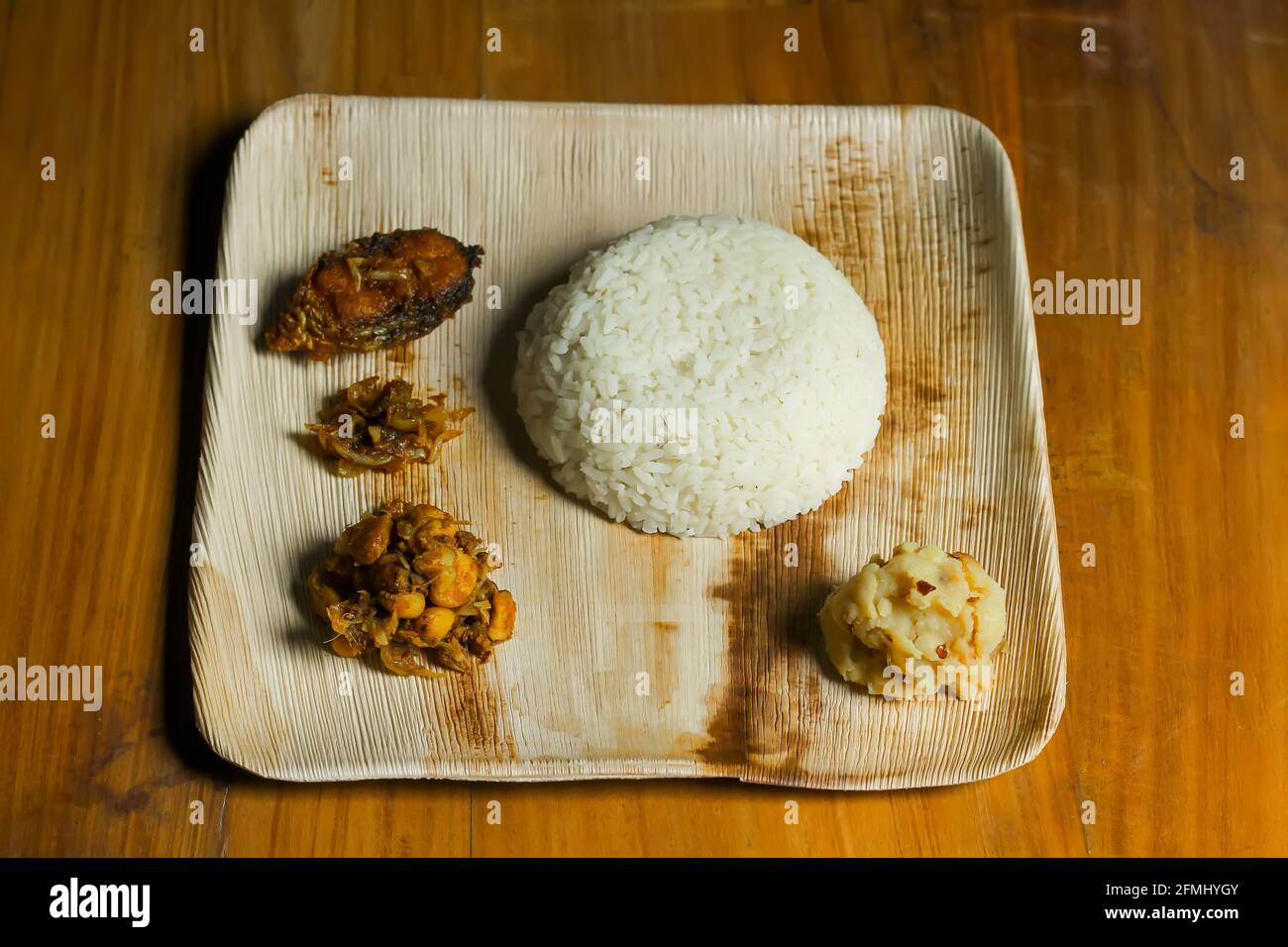 Bengali Platter on Betel palm leaf plate Stock Photo - Alamy