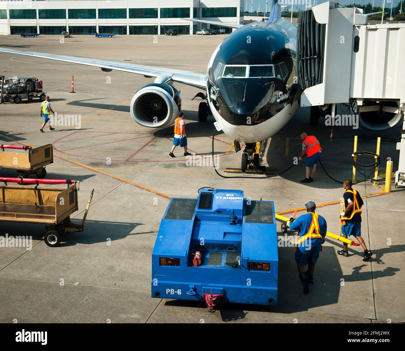 Loaders with trolleys hi-res stock photography and images - Alamy