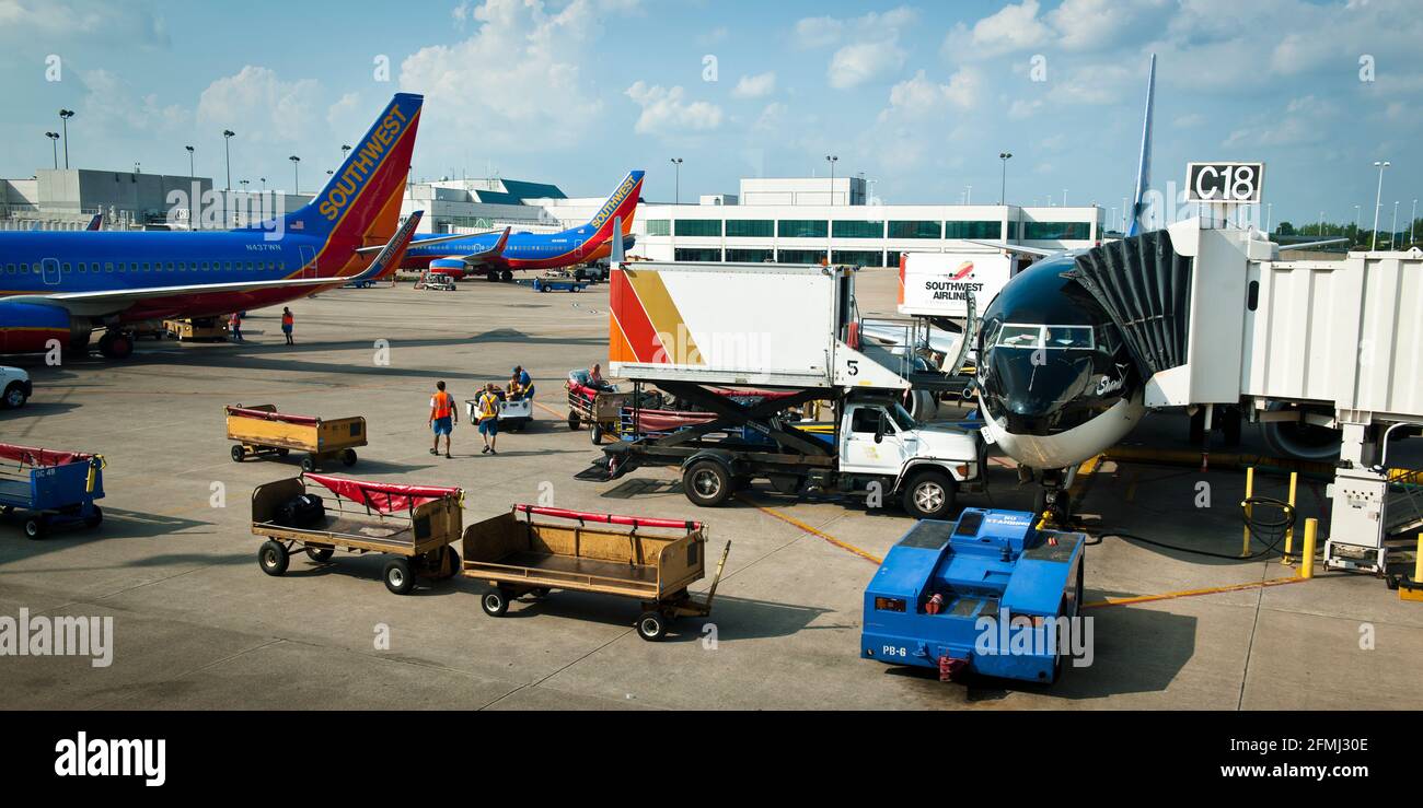 Aircraft handlers hi-res stock photography and images - Alamy