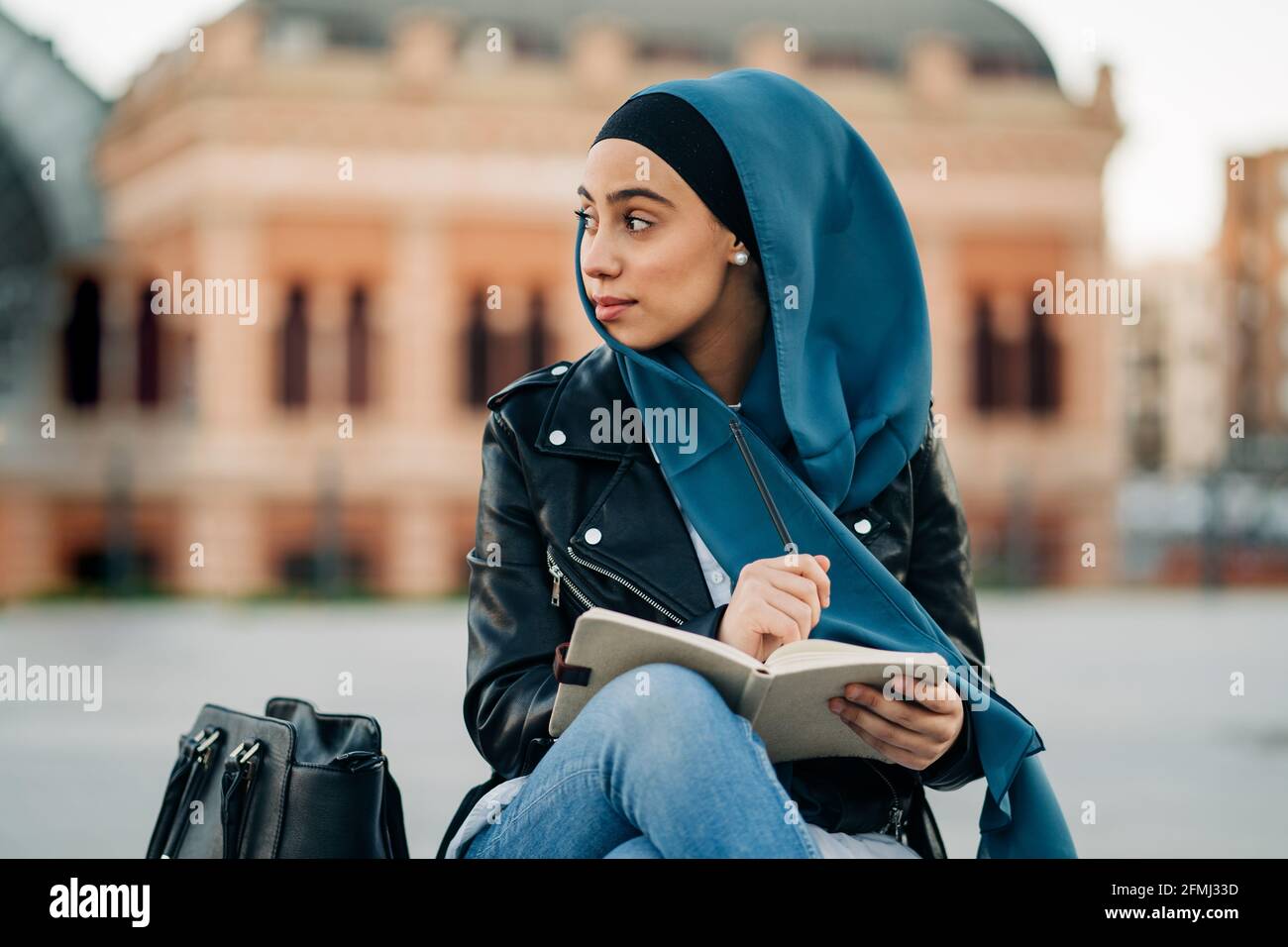 Modern muslim woman study hi-res stock photography and images - Alamy